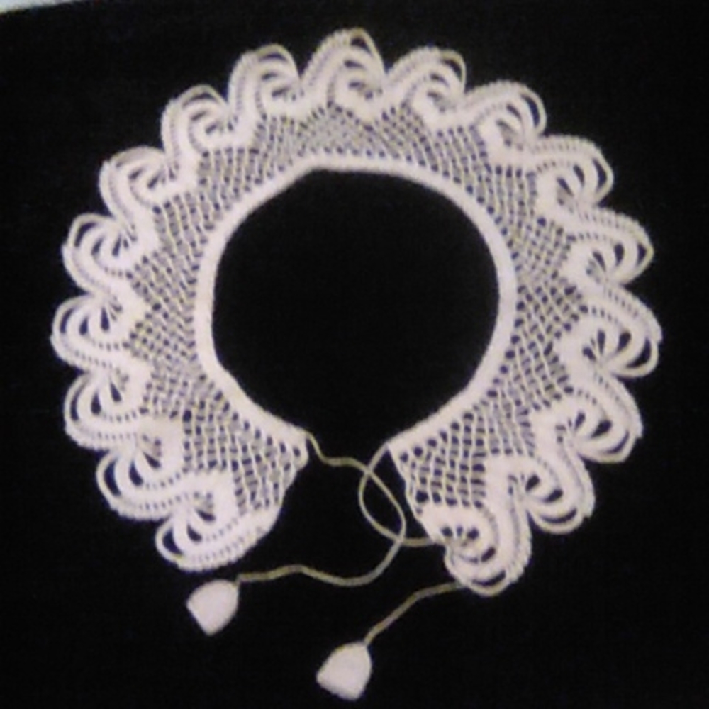 Antique Crocheted Collar - Gem